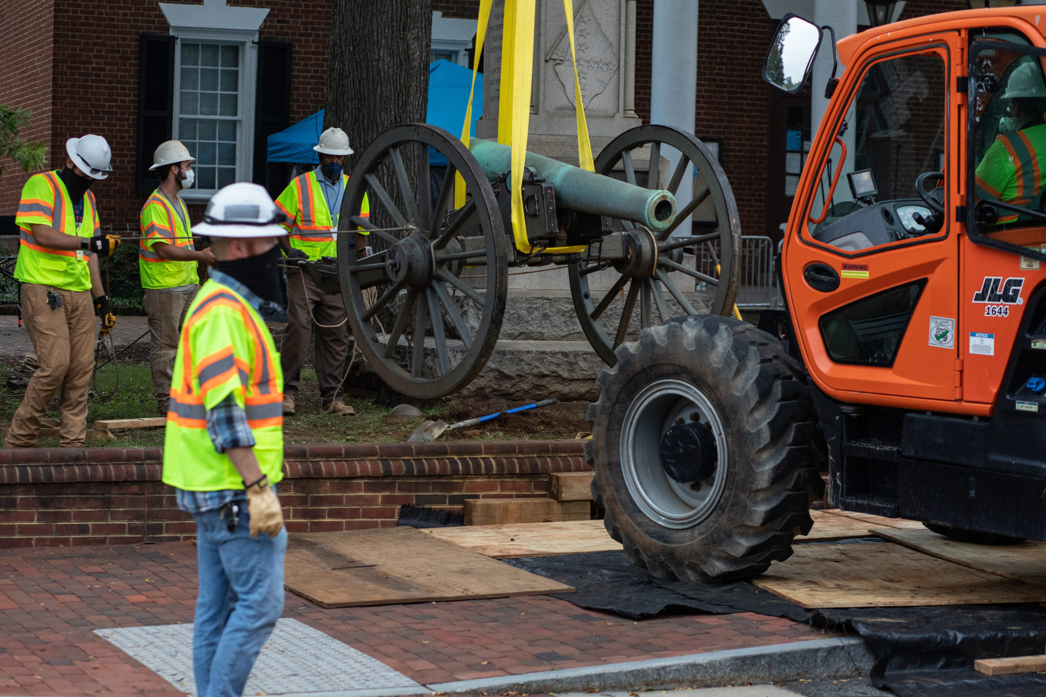 Photos: Albemarle County removes ‘Johnny Reb’ statue Saturday